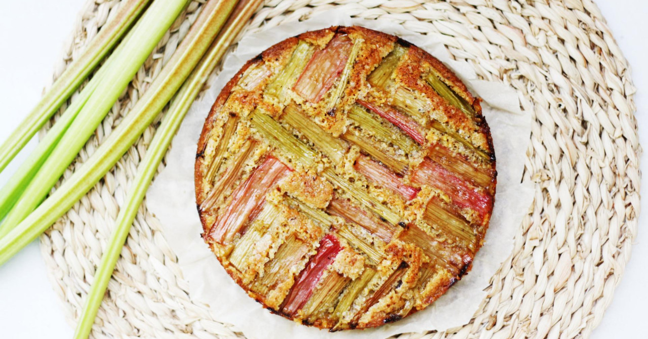 Dobra Hrana - Odvažite se, na tržnici potražite rabarbaru i napravite ...