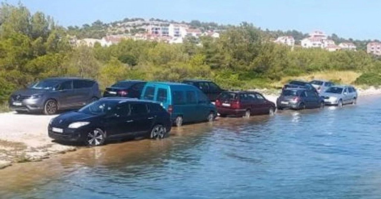 Jutarnji list - Aute ostavili na obali, kad su se vratili imali su što za vidjeti: ‘Kad su ...