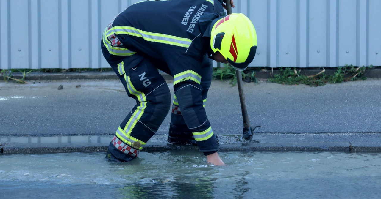 Jutarnji list - Zbog puknuća cjevovoda na križanju Savske i Vukovarske dio potrošača bez vode