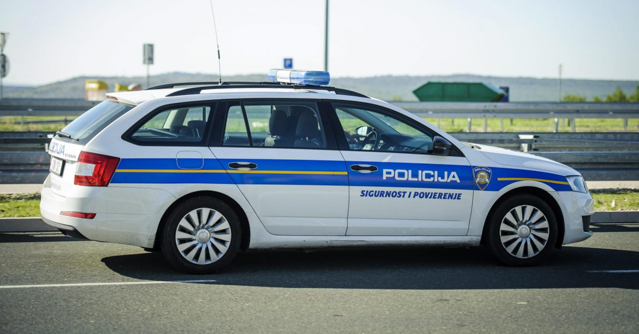 Jutarnji list - Pijan naletio na policijski auto dok je trajao očevid, odbačeno vozilo udarilo u ...