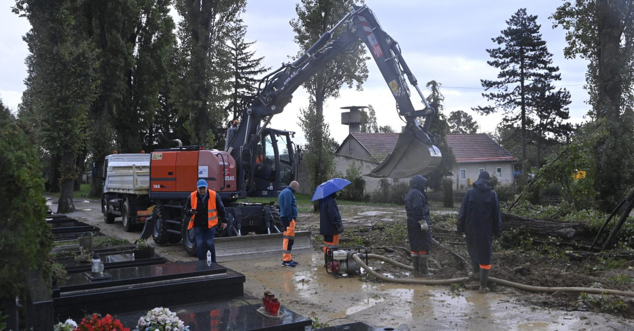 Jutarnji list - Pukla cijev na Mirogoju, dio grobova je poplavljen ...