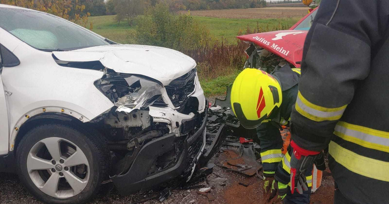 Jutarnji list - Prebrzo vozio pa prešao na suprotni kolnički trak i udario u drugi auto, njegova ...