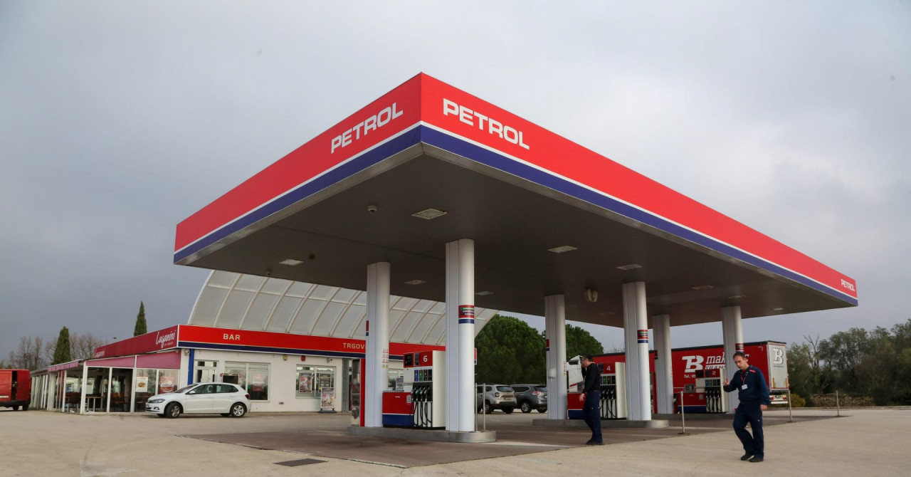 Jutarnji list - Benzinske crpke cijene prebacile u eure: Petrol i ...