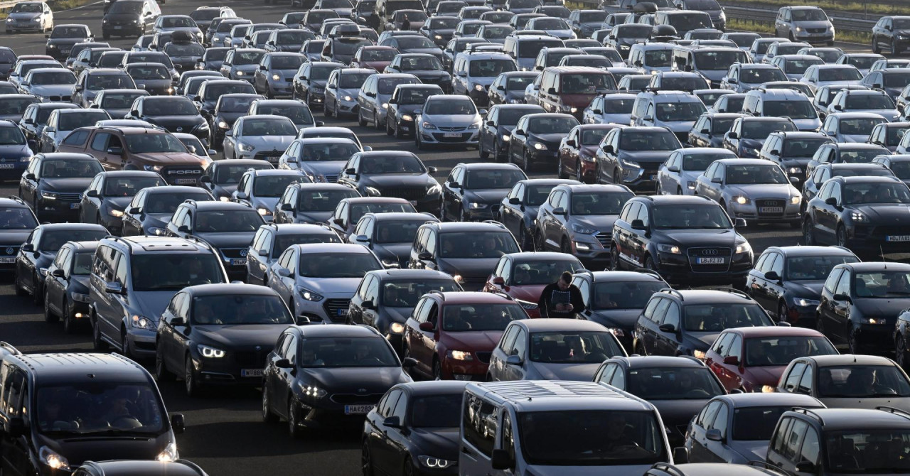 Jutarnji list - Prometni kolaps: Pogledajte nepreglednu kolonu na naplatnim kućicama ispred Zagreba