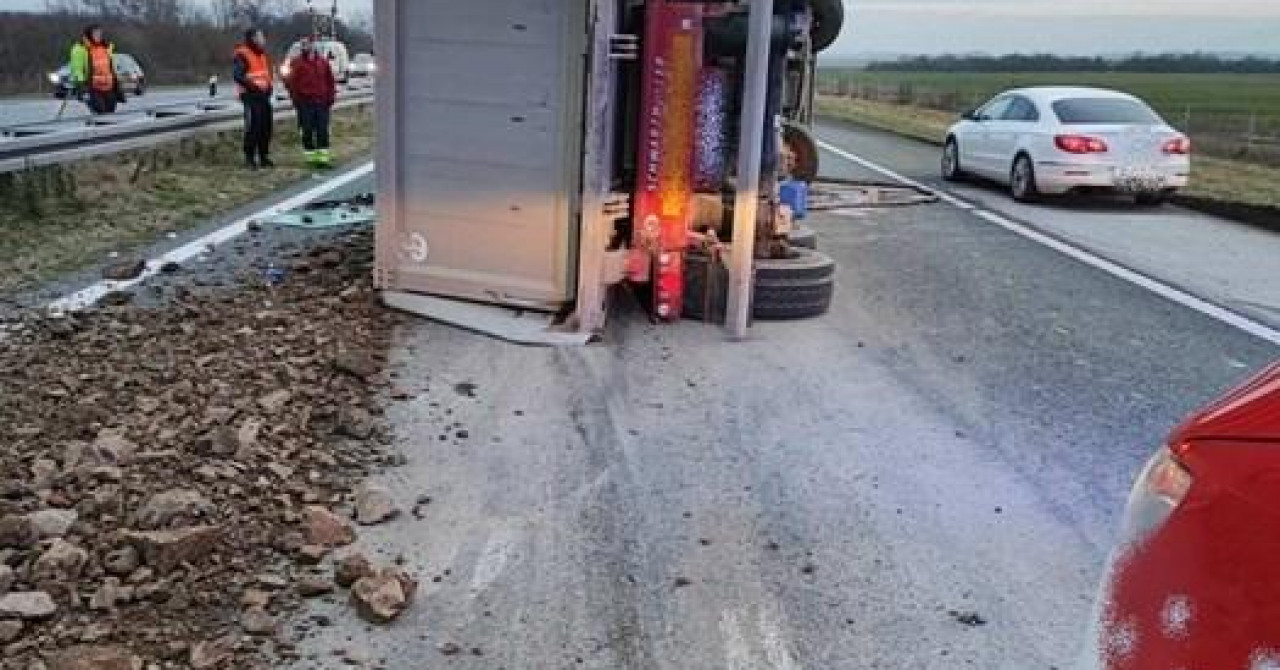 Jutarnji list - Teretnjakom sletio s autoceste A3, promet satima bio ...