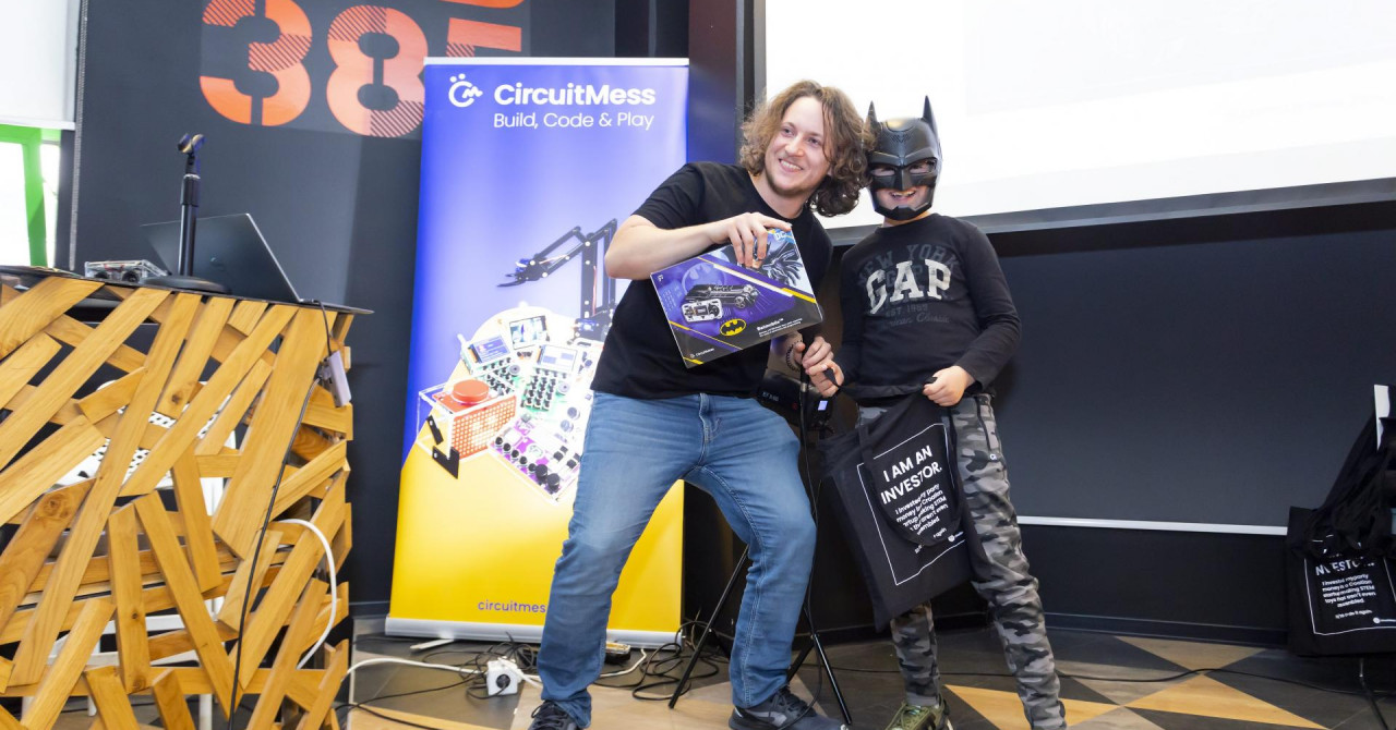 Jutarnji list - Albert Gajšak predstavio dugoočekivani CircuitMess Batmobile: 'Ovo je ...