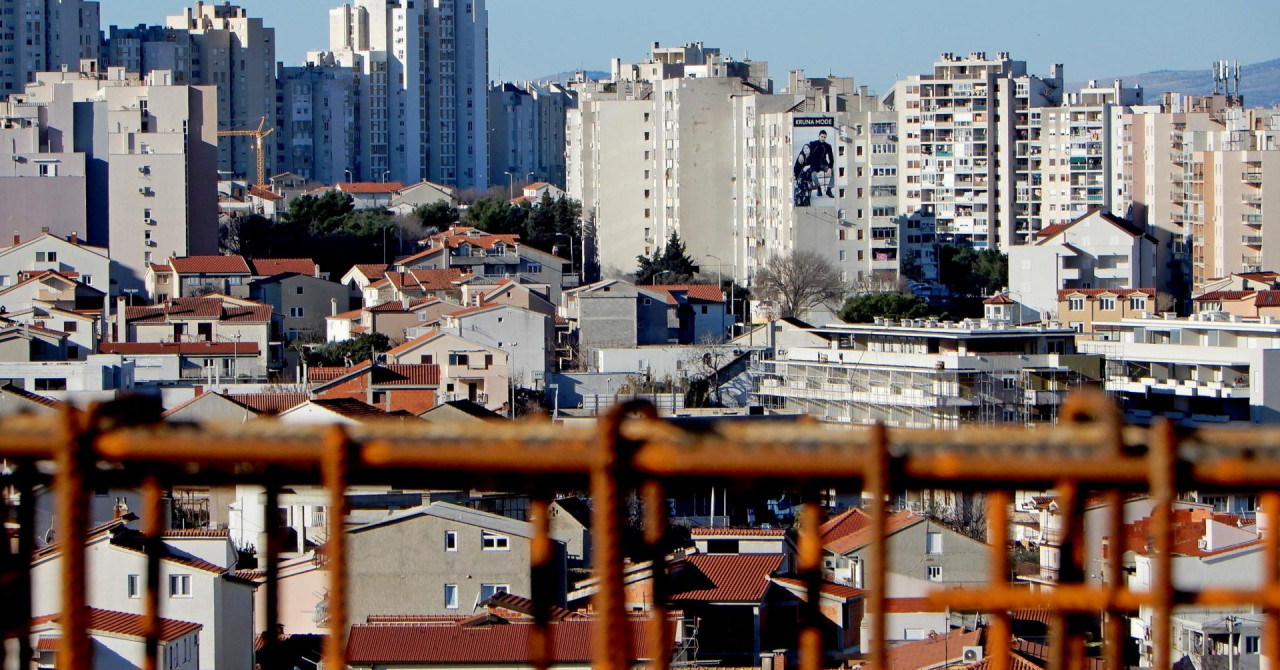 Jutarnji list - Javili se ljudi koji žele primiti samohranu majku iz Splita sa sinom: ‘I nama su ...