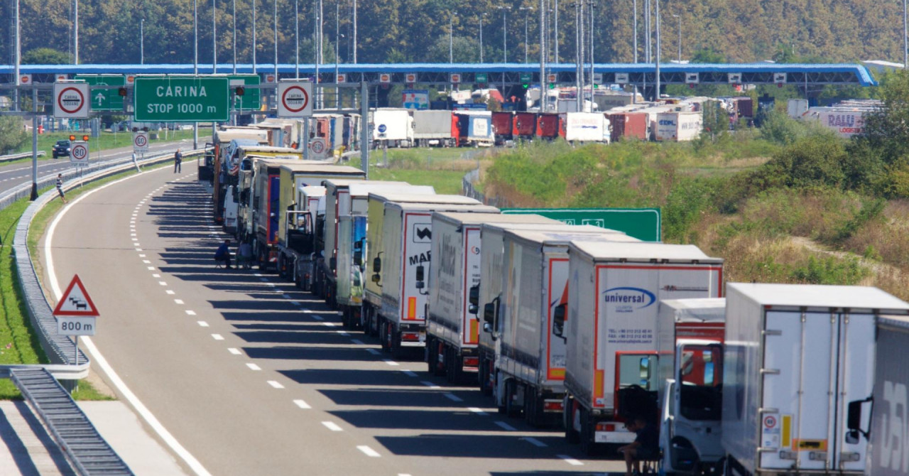 Jutarnji list - Na graničnom prijelazu Tovarnik/Šid teretna vozila na ulaz čekaju sedam sati