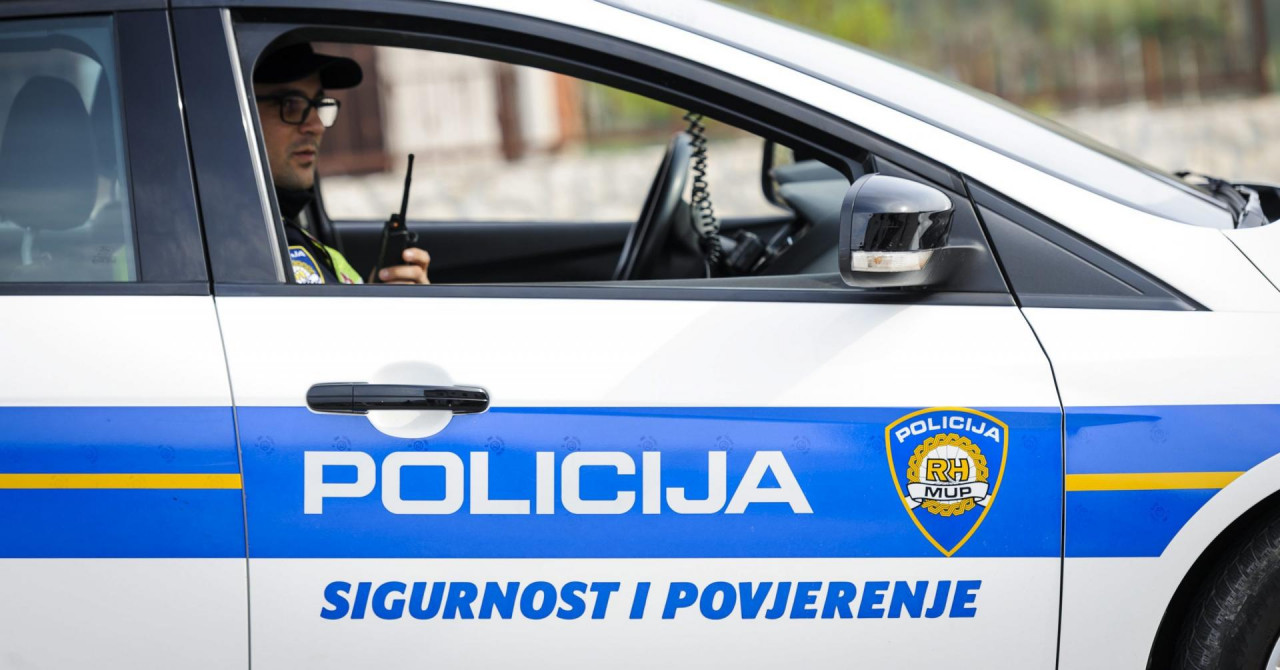 Jutarnji list - Pijani maloljetnik se u 4 sata ujutro autom zabio u drvo; lakše je ozlijeđen