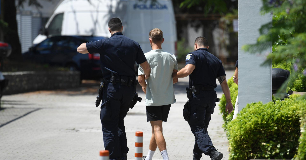 Jutarnji list - Ovo je tip koji je izazvao kaos u avionu u Zadru: 'Napao je i policajce, bio je ...