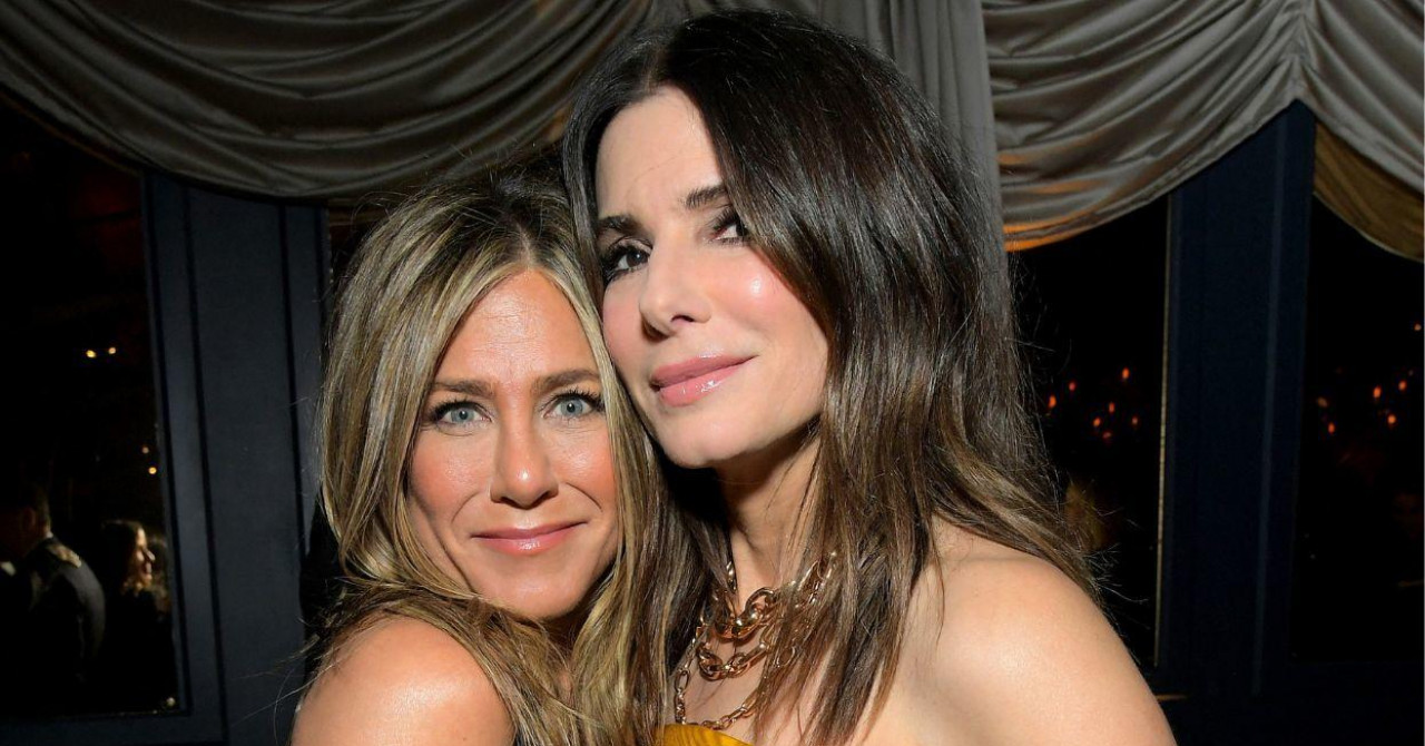 Gloria - Sandra Bullock i Jennifer Aniston pekle rođendanski kolač ...
