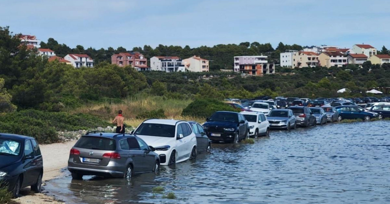 Jutarnji list - Parkirali se i otišli na plažu pa doživjeli šok kad su se vratili: 'Prvi red do ...