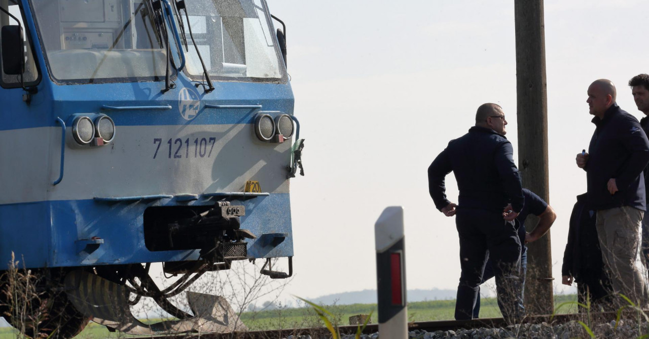 Jutarnji list - Putnički vlak kod Zagreba naletio na kombi, iskočio iz tračnica, ima ozlijeđenih!