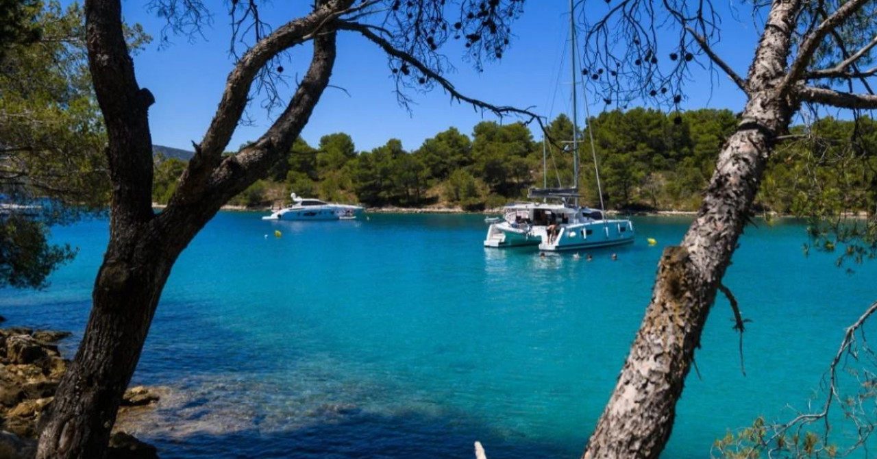 Jutarnji list - Ilegalno zarađuju milijune u rajskoj uvali, mještani na nogama: 'U igri je ...