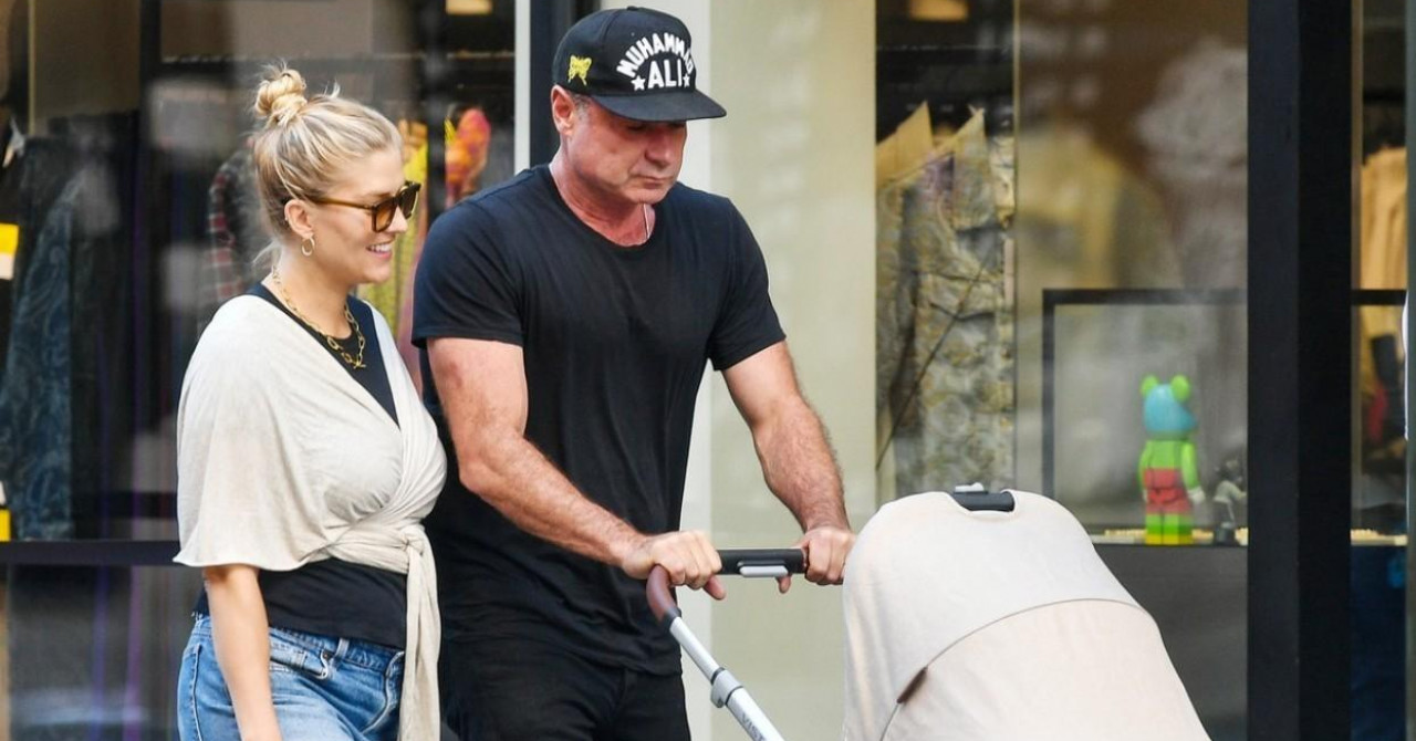 Gloria - Liev Schreiber ušetnji sa suprugom Tylor i kćerkicom Hazel Bee ...