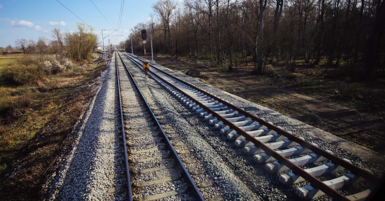 Jutarnji list - Na pružnom prijelazu kod Sesvetskog Kraljevca teretni vlak naletio na automobil