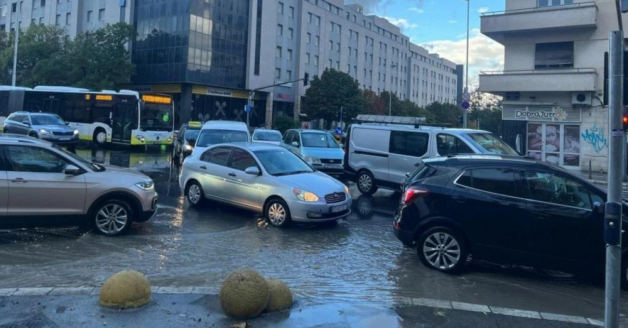 Jutarnji list - Jak pljusak zasuo Split, u prometu nastao potpuni kaos: Ulice su potopljene ...