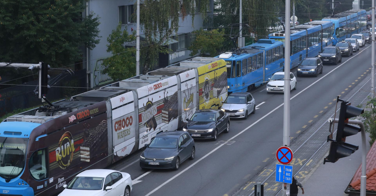 Jutarnji list - Prometni kaos u Zagrebu: Oštećena naponska mreža, tramvaji ne voze, promet ...