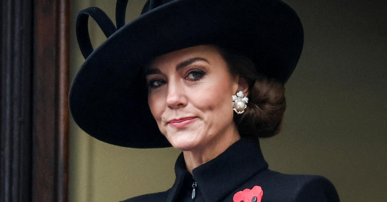 Gloria - Princeza Kate odala počast kraljici: Nosila je naušnice koje ...