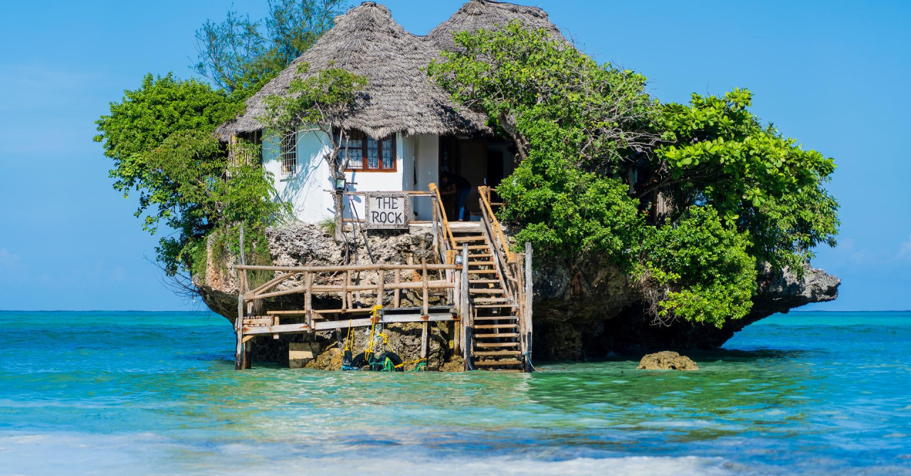Dom i dizajn - Na ovoj stijeni usred mora stoji mala kuća, a njena ...