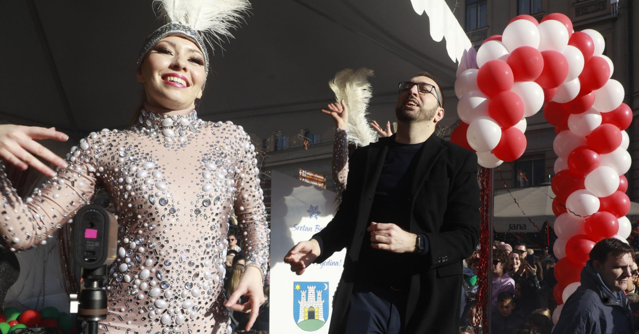 Jutarnji list - Tomašević se na Cvjetnom trgu ispeo na pozornicu i ...