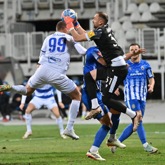 Sportske novosti - Junaka Lokosa suigrači dočekali kao 'kralja ...