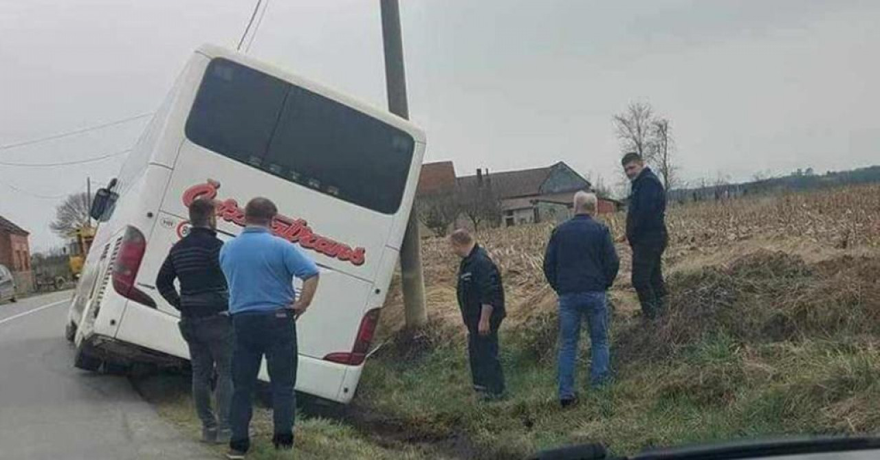 Jutarnji list - Autobus s 20-ak učenika sletio s ceste: 'Tu je nemoguće brzo voziti, vozač mi je ...