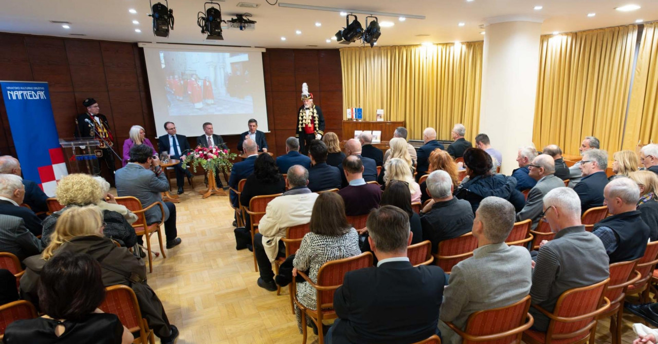 Jutarnji list - Predstavljen je zbornik znanstvenih radova 'Identitet Hrvata Boke Kotorske'