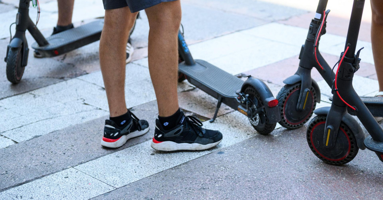 Jutarnji list - Dječak (13) na električnom romobilu izletio na cestu, udario ga auto pa završio ...