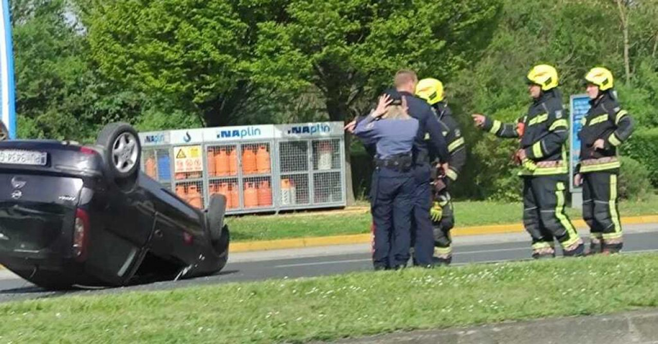 Jutarnji list - Krš i lom u Novom Zagrebu: Automobil se nakon sudara prevrnuo na krov, čovjeka ...