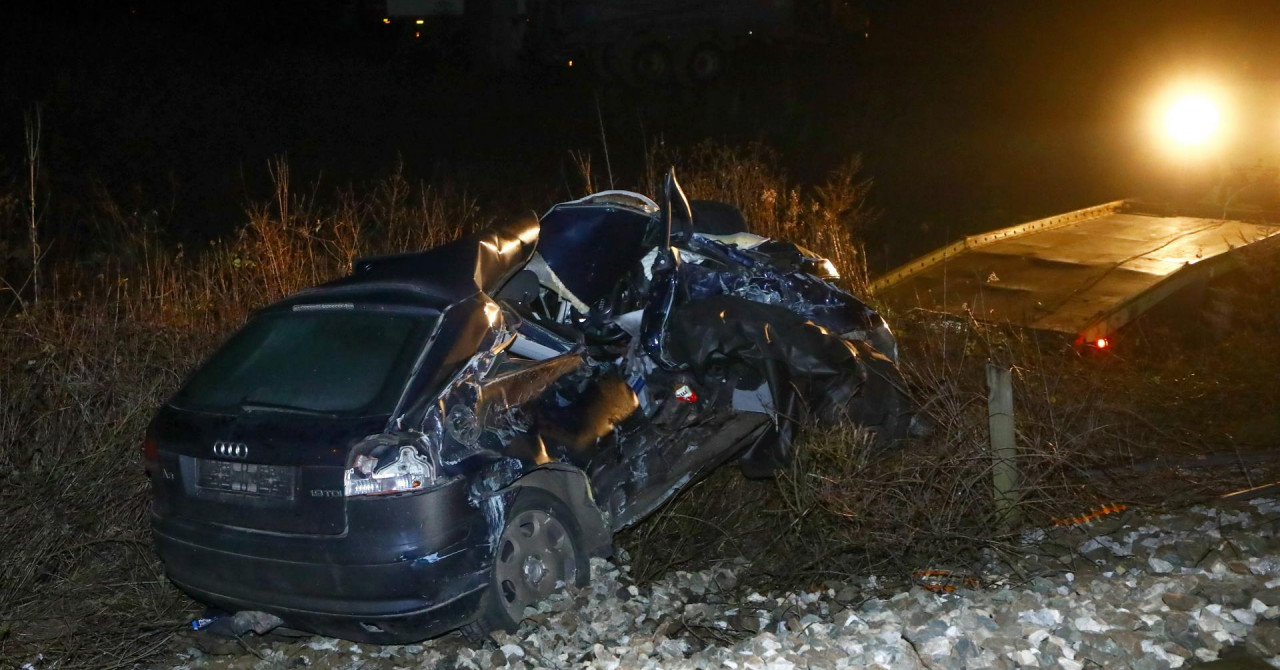 Jutarnji list - Teška nesreća u Bjelovaru: Vlak naletio na automobil na pružnom prijelazu, jedna ...