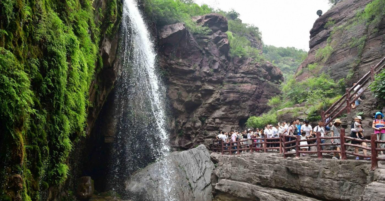 Jutarnji list - Popeo se do vrha najpoznatijeg vodopada u zemlji, video ...