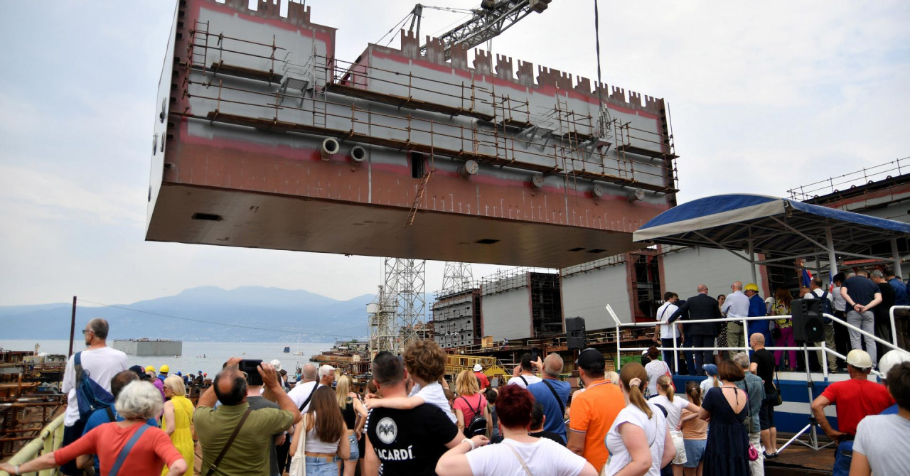 Jutarnji list - Riječki 3. maj: Porinut prvi od dva pontona za ...