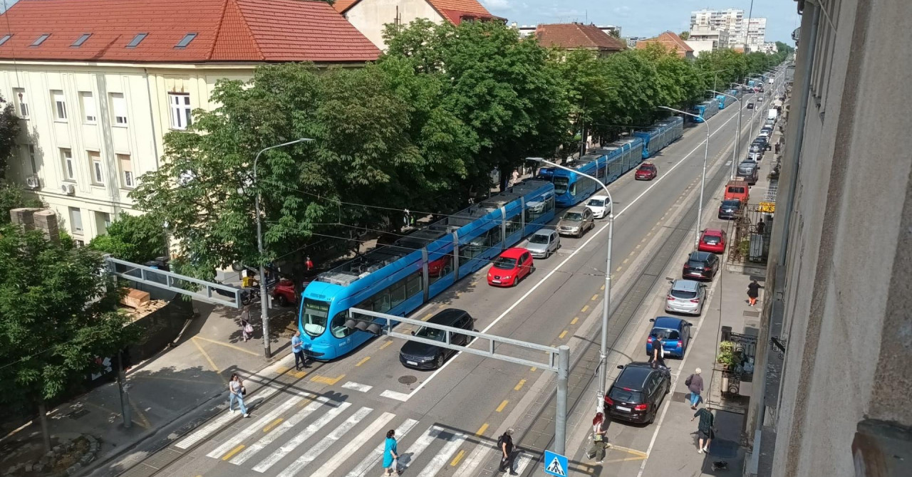 Jutarnji list - Prometni kolaps u Zagrebu: Kolona tramvaja duga je kilometrima, pogledajte ...
