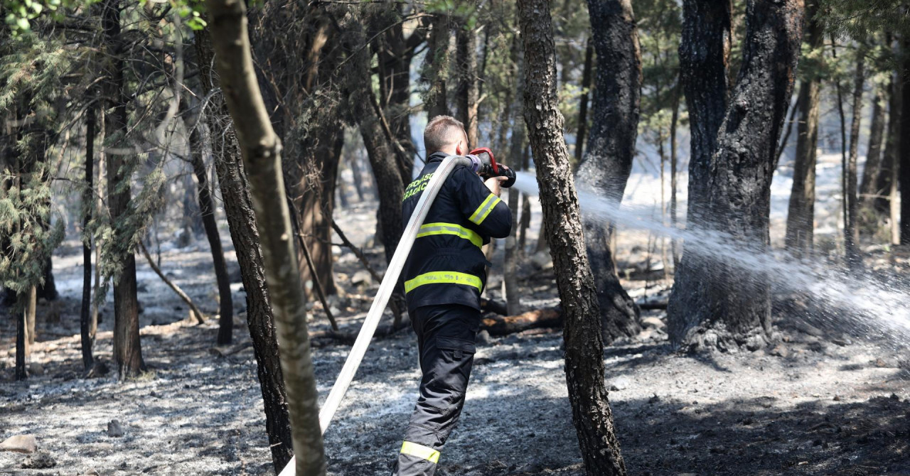 Jutarnji list - Vatrogasci imali pune ruke posla zbog nevremena u kontinentalnoj RH, požari u ...