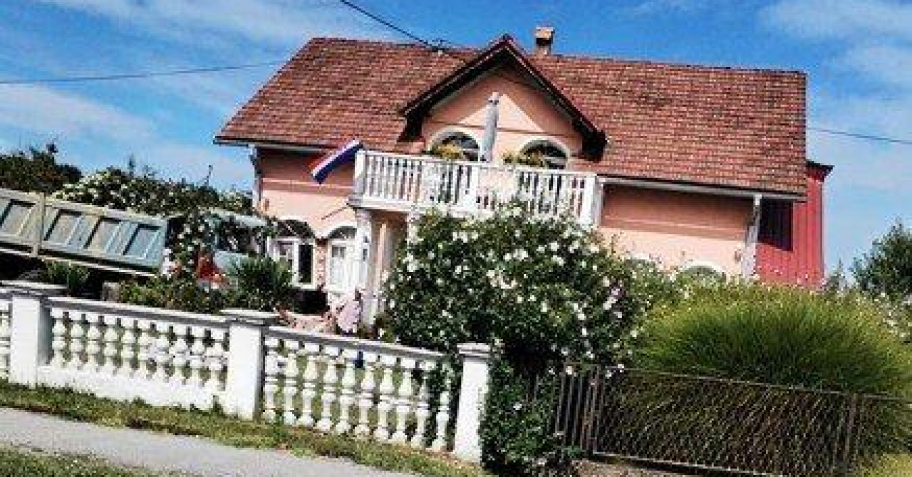 Jutarnji list - Kamion sletio s ceste i zabio se u obiteljsku kuću