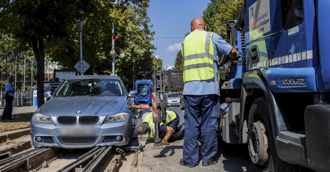 Jutarnji list - I drugi dan zaredom automobil koji je upao u raskopani dio pruge u Zagrebu ...