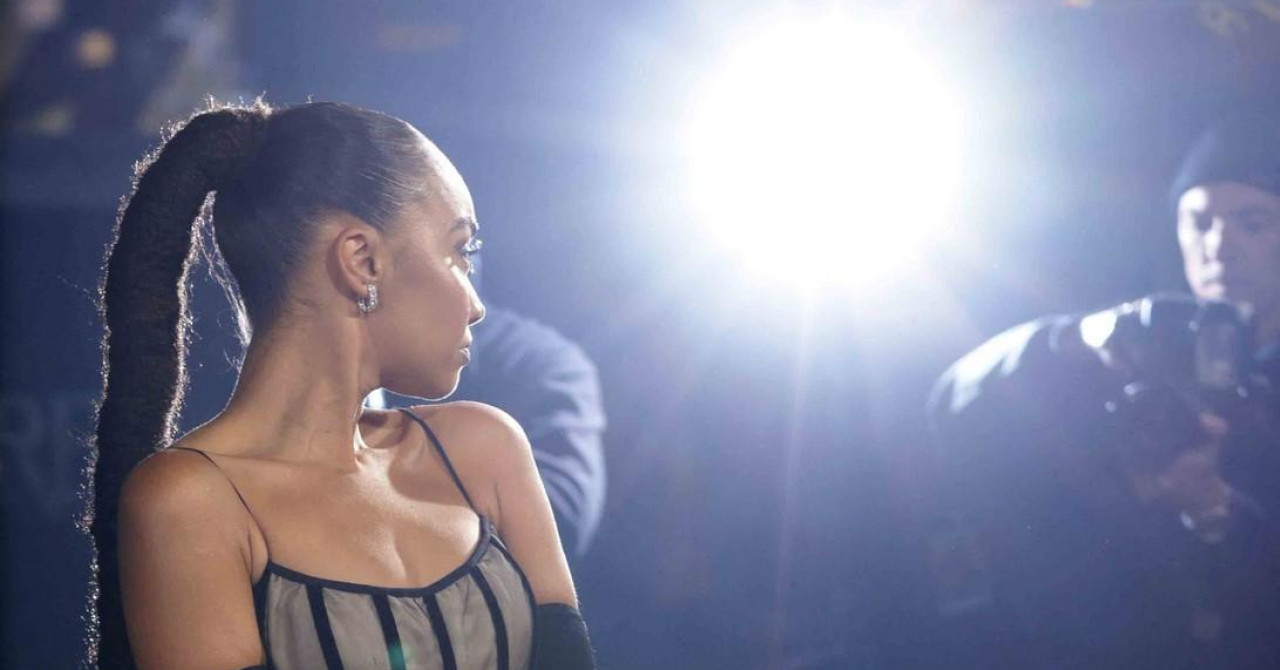 Jutarnji list - Grudnjak je ostavila kod kuće i ništa ne prepušta mašti: Pjevačica prošetala u ...