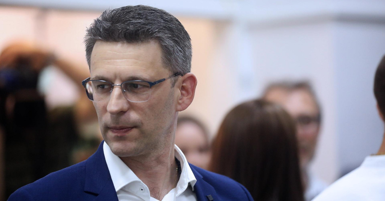 Jutarnji list - Koliko je Petrov zabludio u politiku vidjelo se pred kamerama HRT-a. Ispalio je ...