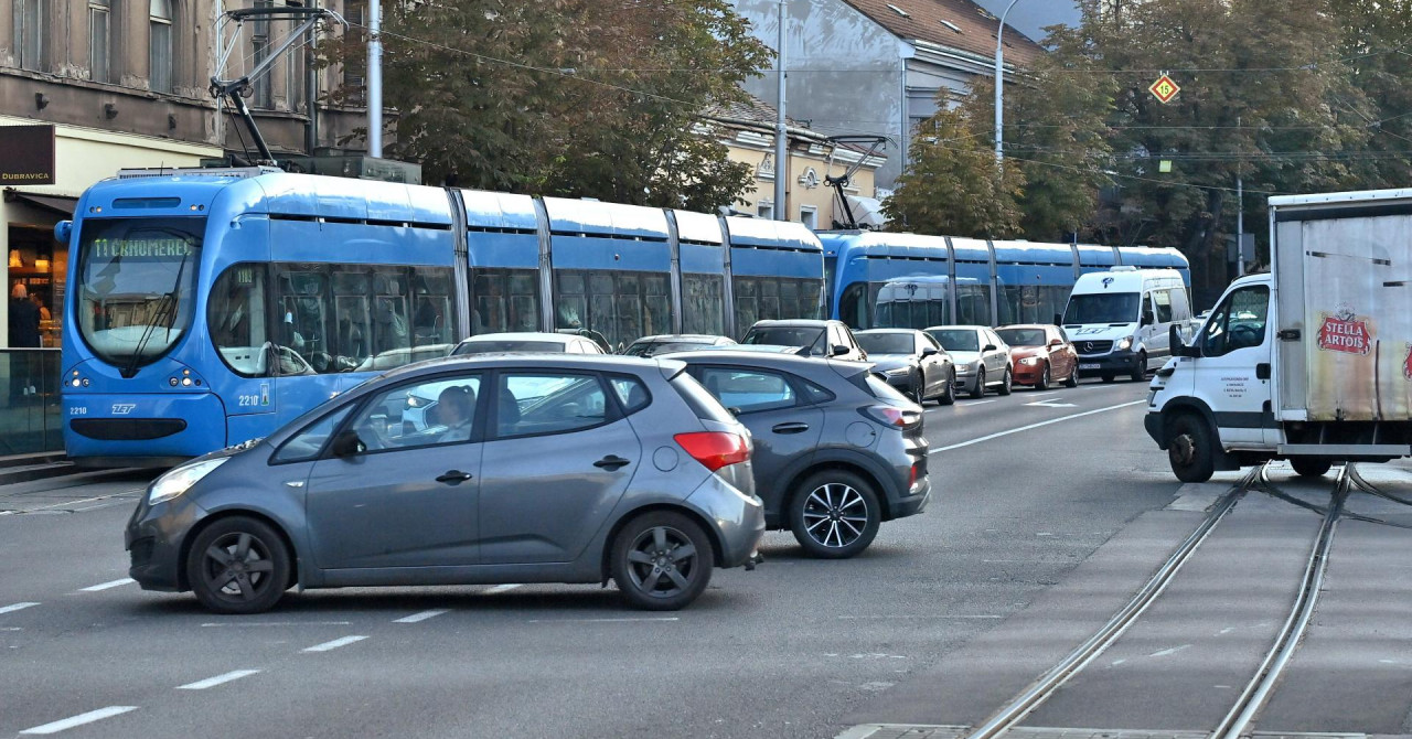 Auto Klub - Kupci ih obožavaju, a na cestama ih je sve manje: Zašto su ...