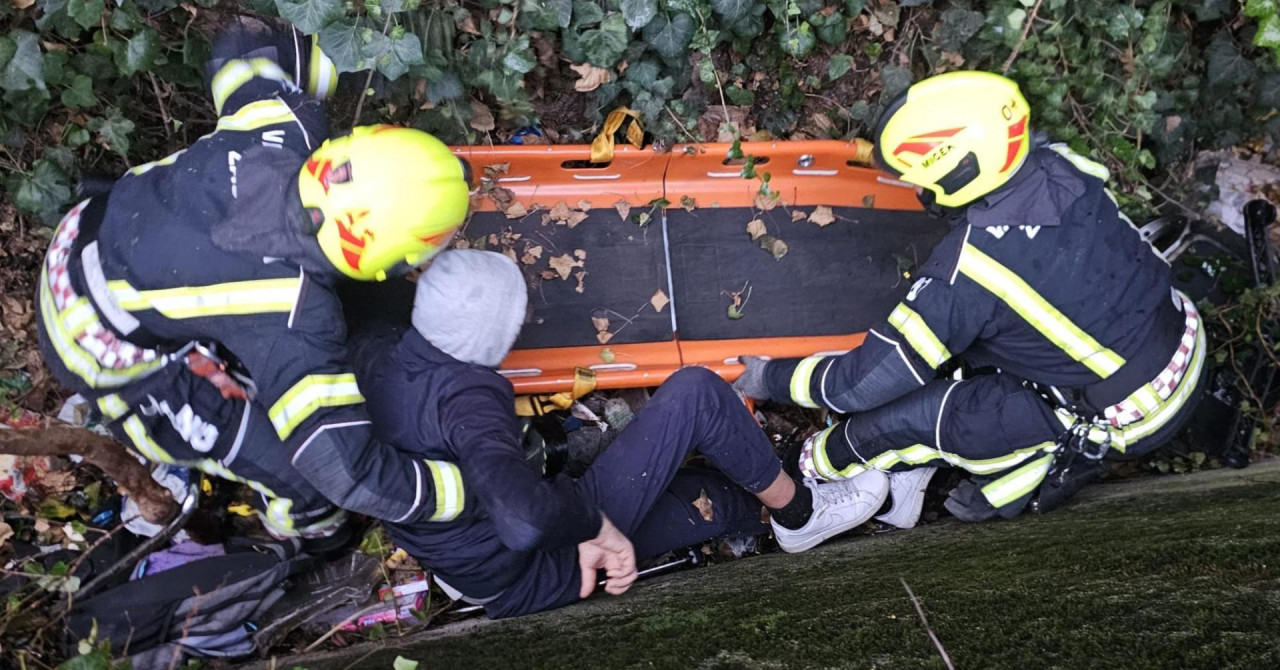 Jutarnji list - Muškarac u središtu Zagreba upao u rupu duboku 2,5 metra, izvlačili ga vatrogasci