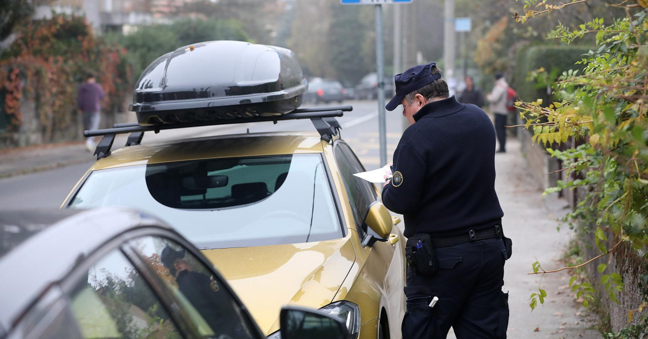 Jutarnji list - Prometni redari upali u zakrčenu ulicu u centru Zagreba, bez milosti polijepili ...