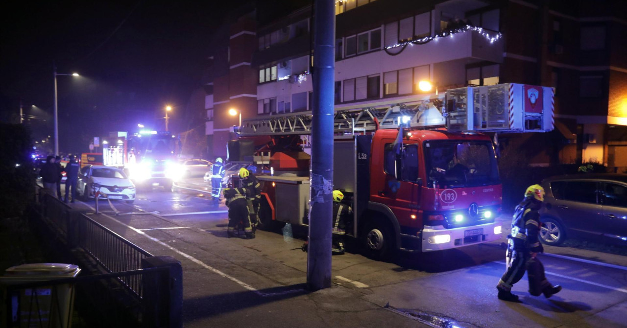 Jutarnji list - Požar u zgradi u Zagrebu: Vatrogasci iz buktinje izvlačili dvije osobe i dva ...