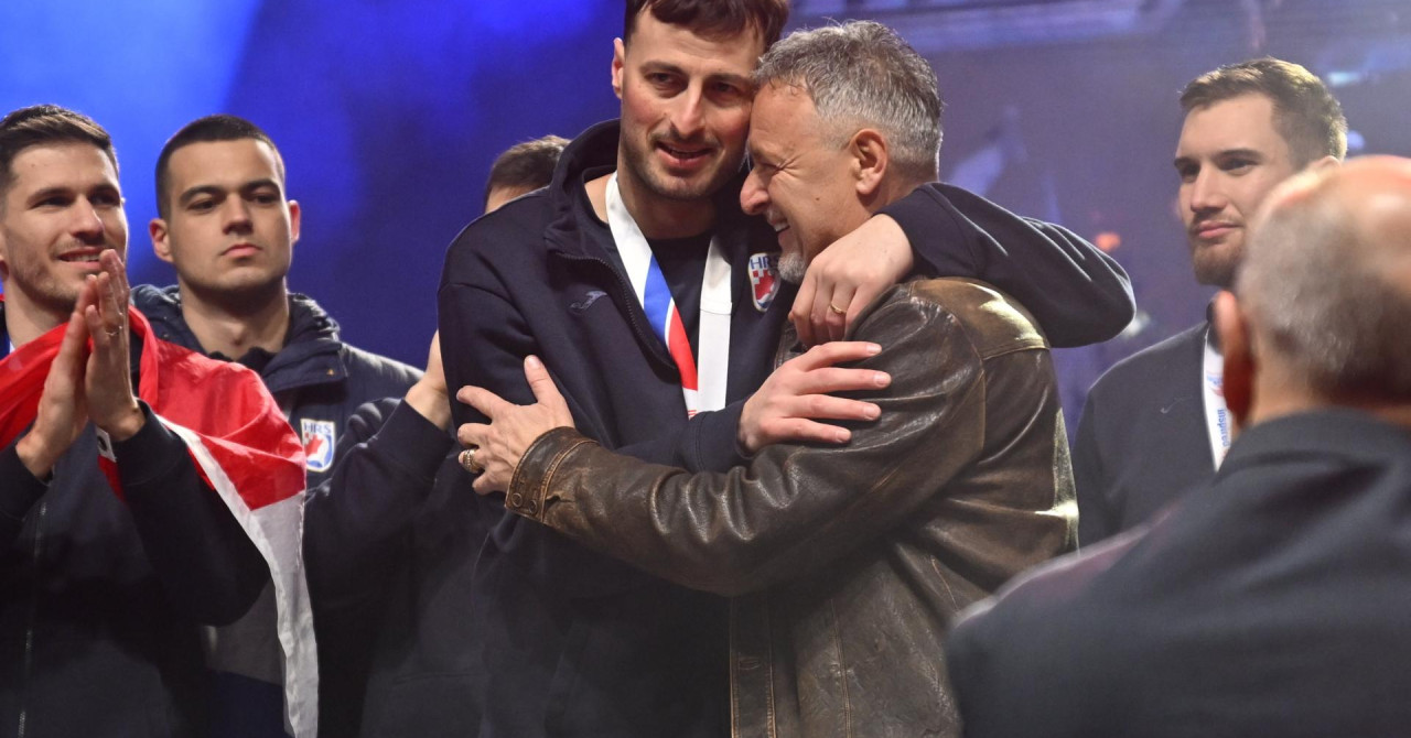 Jutarnji list - Thompson i rukometaši zapjevali 'Ako ne znaš šta je ...