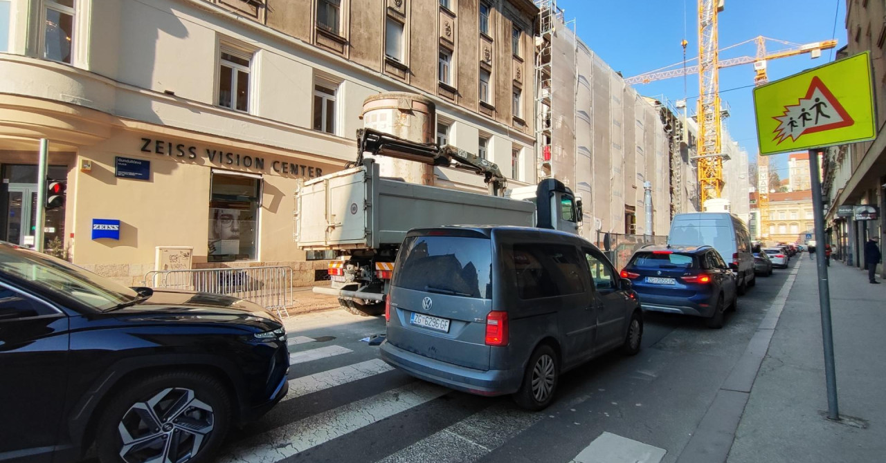 Jutarnji list - VIDEO Potpuni raspad prometa u centru Zagreba: Bijesni vozači masovno trube ...