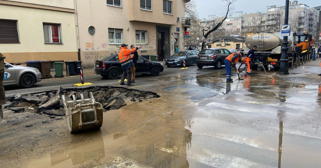 Jutarnji list - Puknuo vodovod na Kvatriću, nekoliko ulica bez vode: Sve je poplavljeno, voda ...