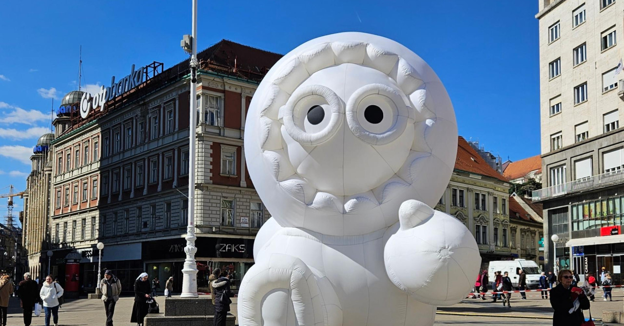 Jutarnji list - Svi se pitaju što rade ove goleme bijele figure na Trgu ...