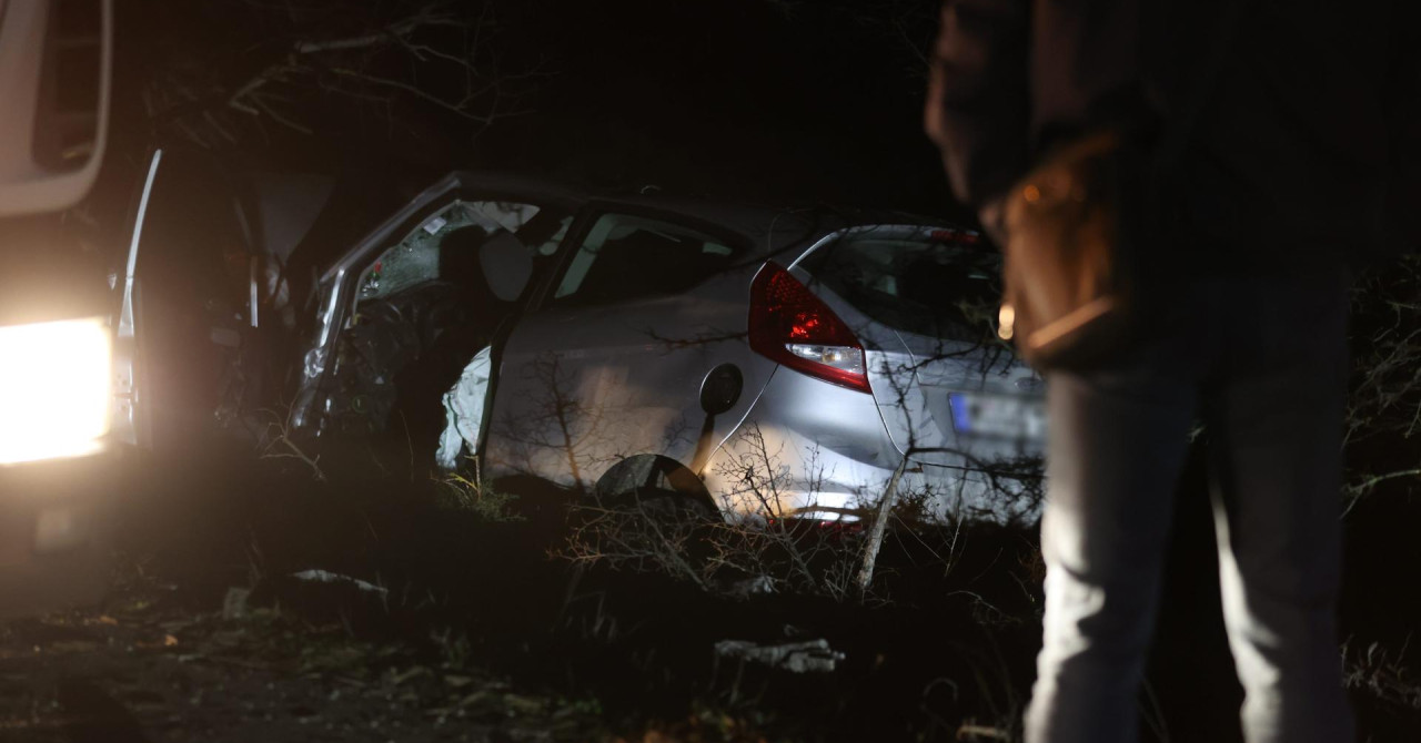 Jutarnji list - Horor kod Gline: Auto sletio u kanal, zabio se u stup i zapalio, u njemu nađeno ...