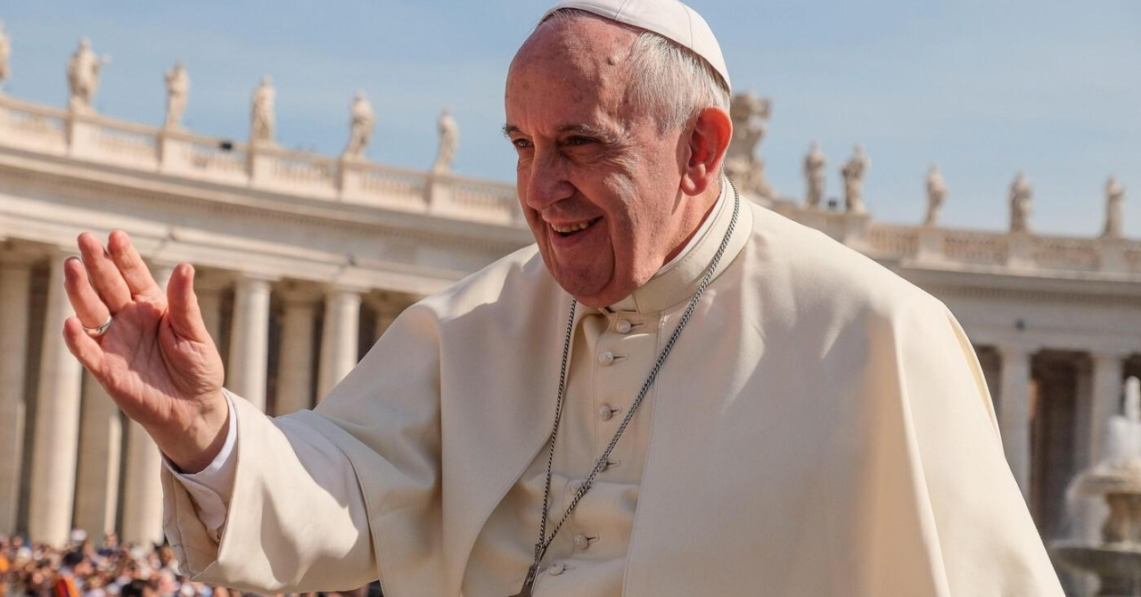 Gloria - U ovim će odjevnim predmetima biti pokopan papa Franjo: Sva tri pomno su odabrana, a ...