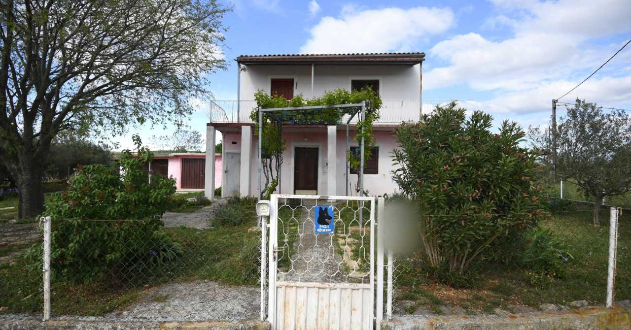 Jutarnji list - Užas kod Benkovca: U kući pronađena dva tijela, muškarac ubio suprugu pa sebe